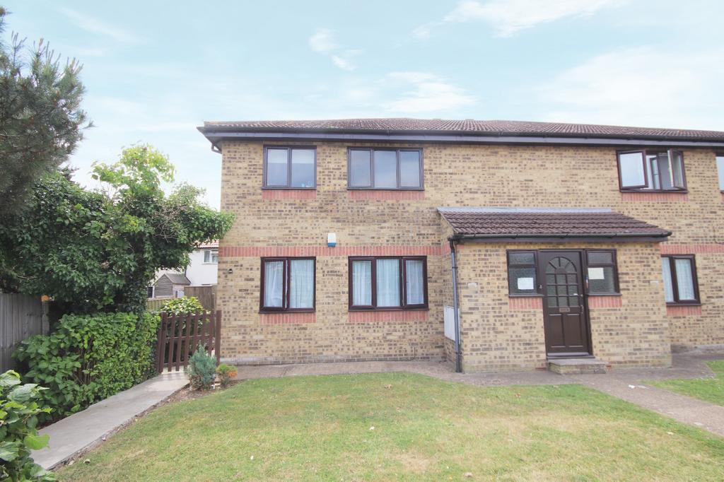 Clay Hill Road, Basildon SS16 2 bed maisonette for sale - £180,000