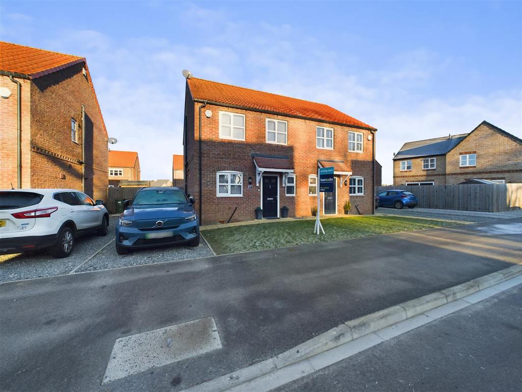 89 New Walk, Driffield, YO25 5LE 3 bed semi-detached house - £190,000