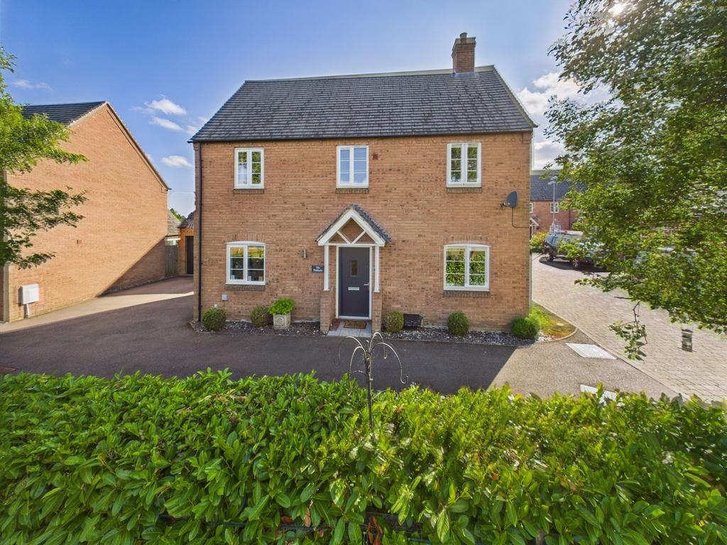 Freemans Way, Greens Norton, NN12 4 bed detached house - £535,000