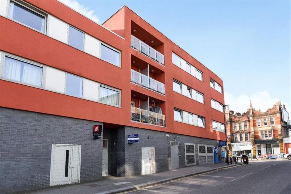 Willow Way, London SE26 1 bed flat to rent - £1,600 pcm (£369 pw)
