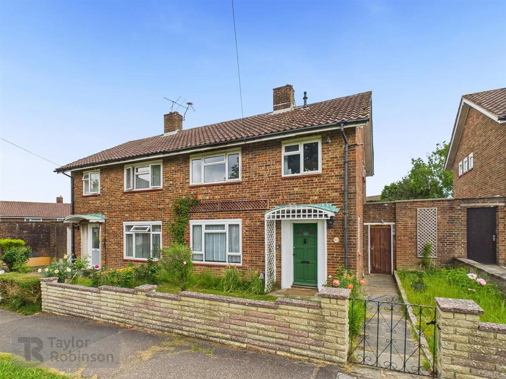 Langley Drive, Crawley 3 bed semi-detached house - £375,000
