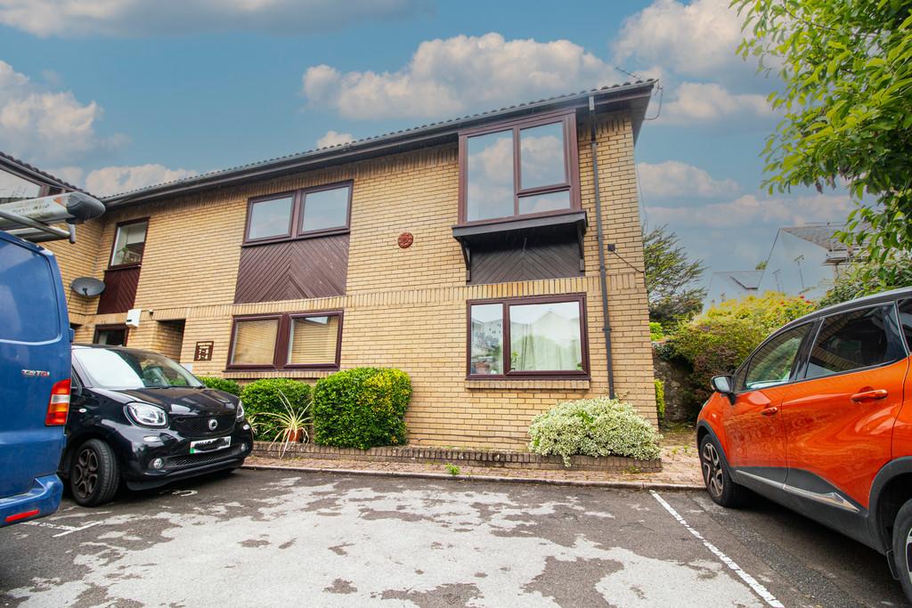 Bakers Court, Clive Road 2 bed apartment - £925 pcm (£213 pw)