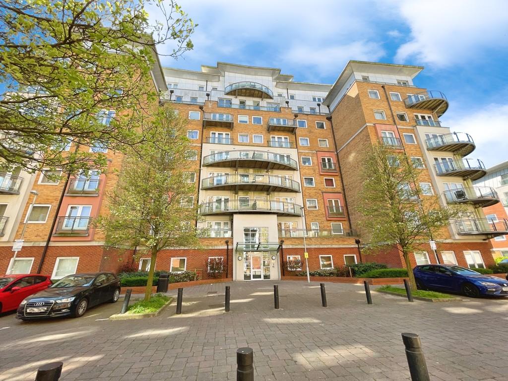 Winterthur Way, Basingstoke RG21 2 bed apartment - £185,000