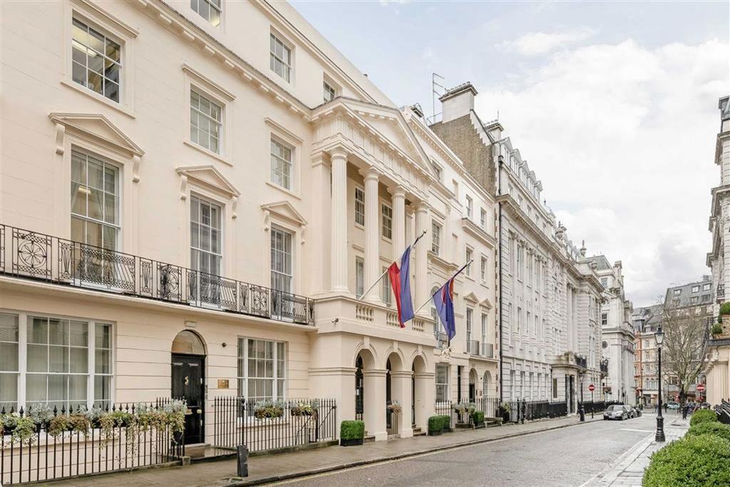 Suffolk Street, London SW1Y 2 bed flat to rent - £7,497 pcm (£1,730 pw)
