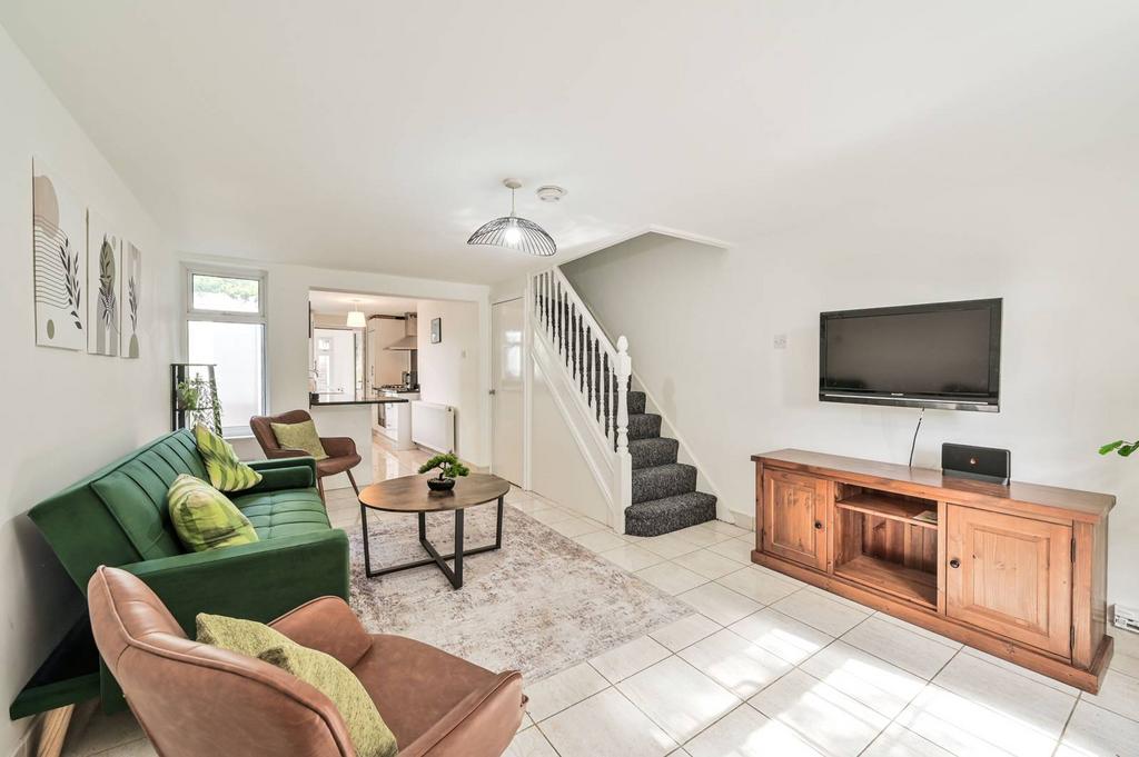 The Burroughs, Hendon, London, NW4 3 bed house - £2,750 pcm (£635 pw)