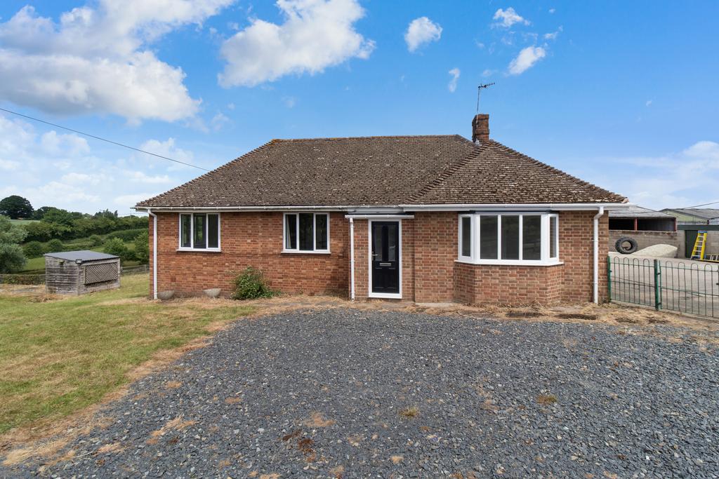 Broadheath Lane, Worcester WR2 4 bed detached bungalow - £450,000