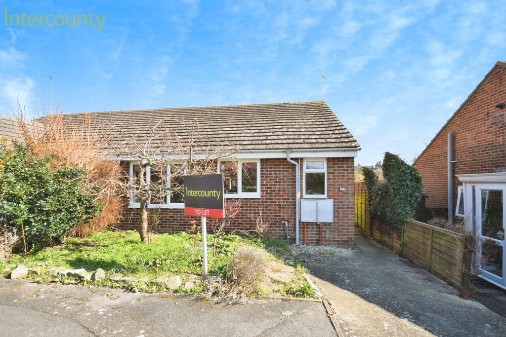 The Wayback, Essex CB10 2 bed bungalow to rent - £1,250 pcm (£288 pw)