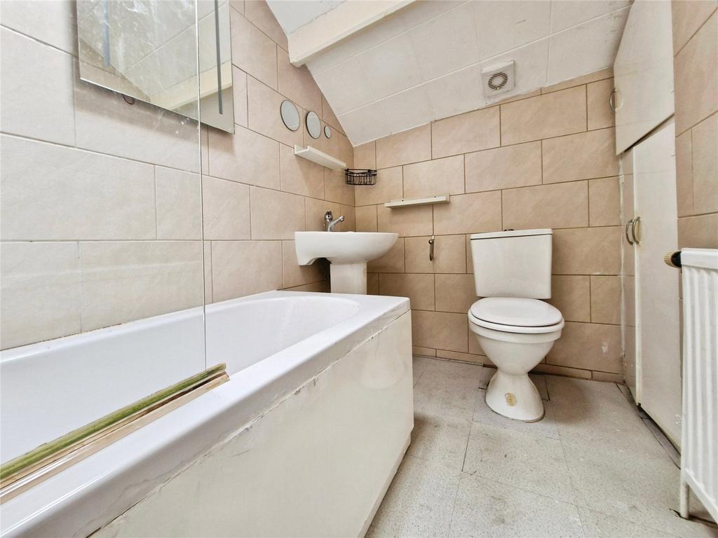 Cartmel Road, West Yorkshire BD21 3 bed end of terrace house - £775 pcm ...