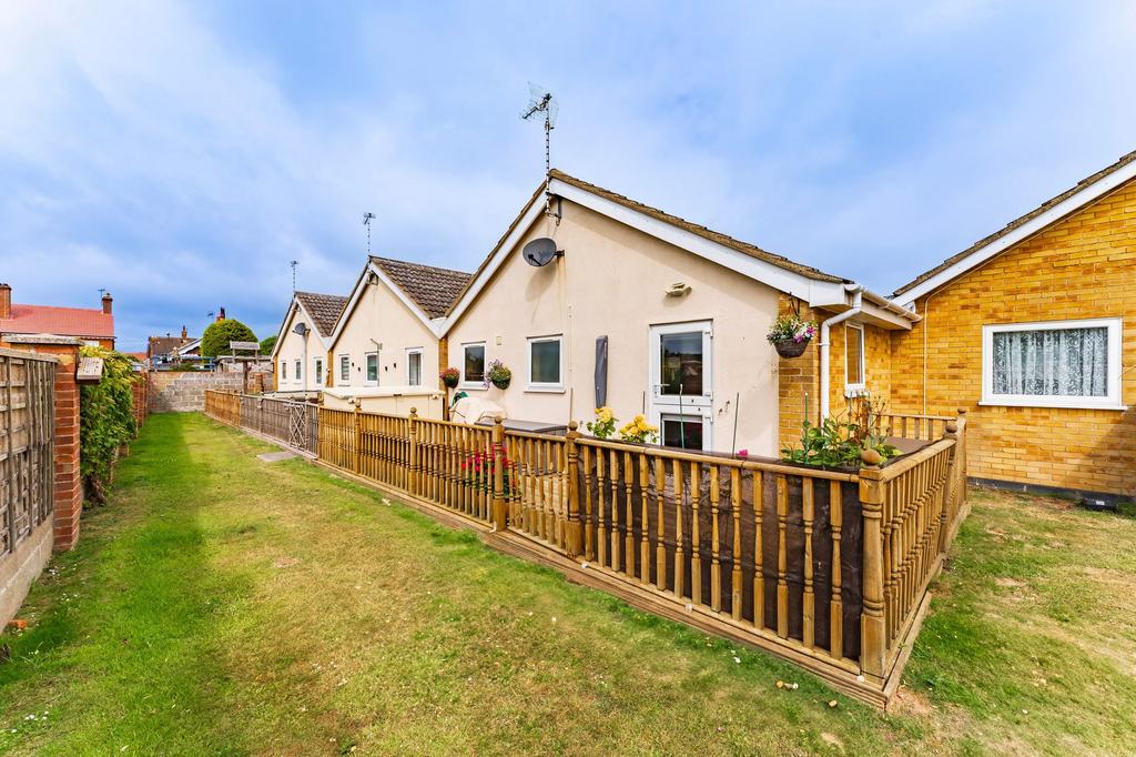 Corton, Lowestoft 2 bed park home for sale - £60,000