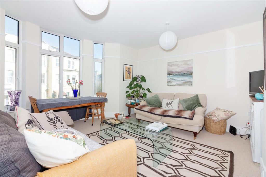 Rowlands Court, Rowlands Road, Worthing 2 bed apartment - £1,200 pcm (£ ...