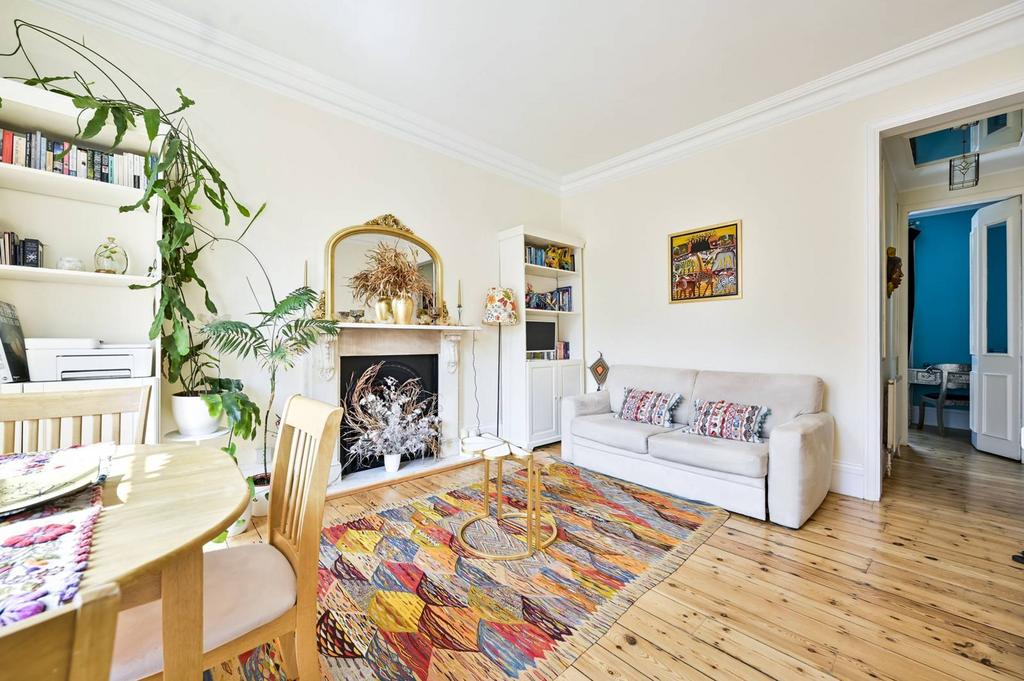 Avonmore Road, West Kensington... 1 bed flat to rent - £3,034 pcm (£700 pw)