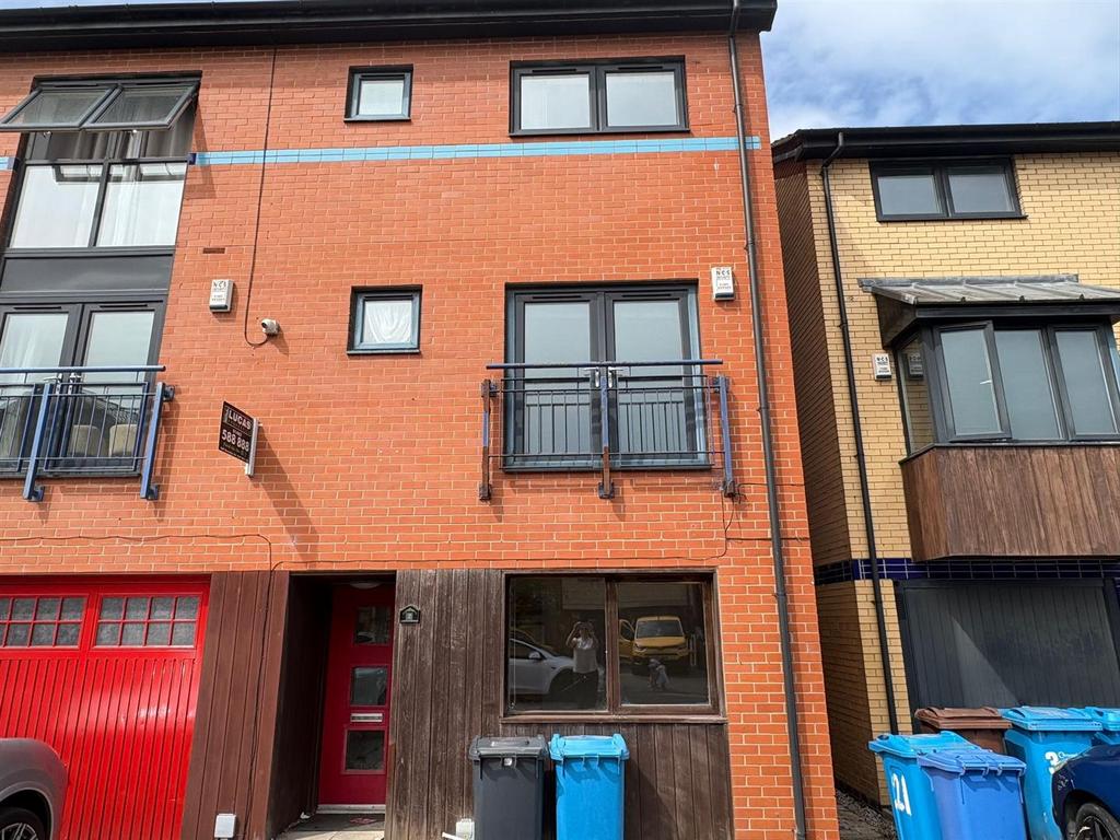 Abbey Way, Hull 3 bed house - £850 pcm (£196 pw)
