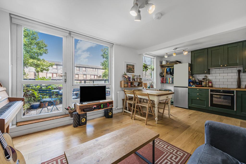 Manaton Close, London, SE15 2 bed maisonette - £450,000