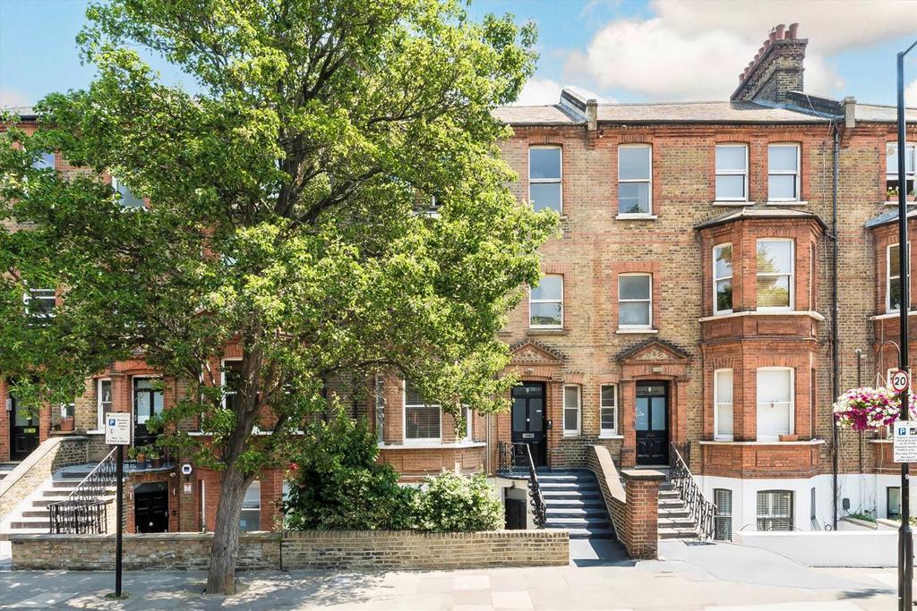 Essendine Road, Maida Vale W9 2 bed flat - £700,000