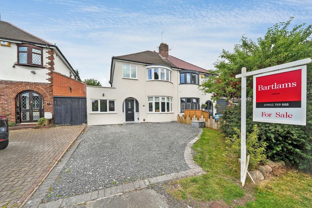 Pendeford Avenue, Wolverhampton, WV6 3 bed semi-detached house - £275,000