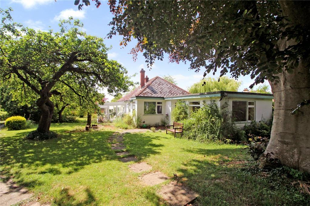 Norwich Road, Saxlingham Nethergate... 4 bed bungalow for sale - £450,000