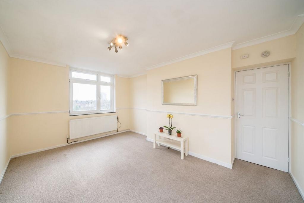Strathdon Drive, London SW17 1 bed flat - £1,500 pcm (£346 pw)