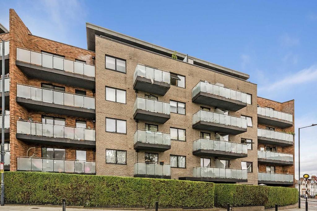 Craven Park, London NW10 1 bed flat - £275,000