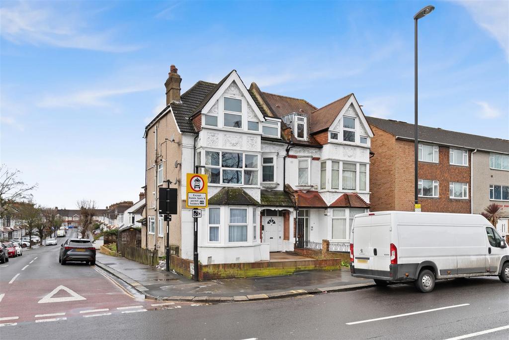 South Norwood Hill, SE25 2 bed flat to rent - £1,600 pcm (£369 pw)