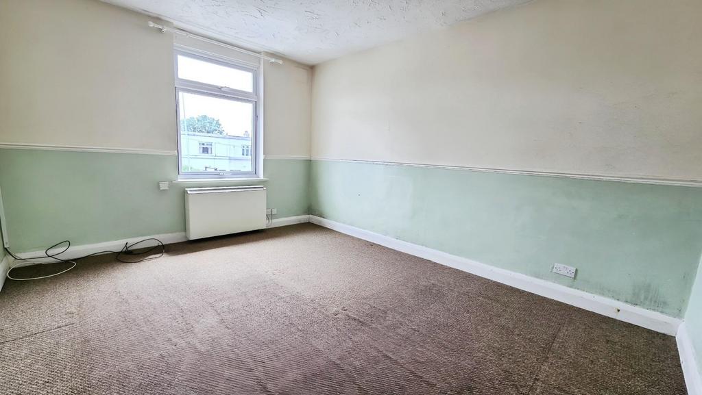 Collier Row Road, Romford 2 bed house - £1,650