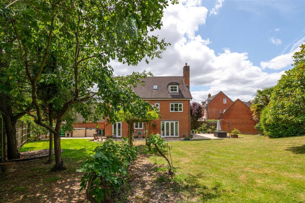 Reed Drive, Redhill 6 bed detached house - £1,200,000