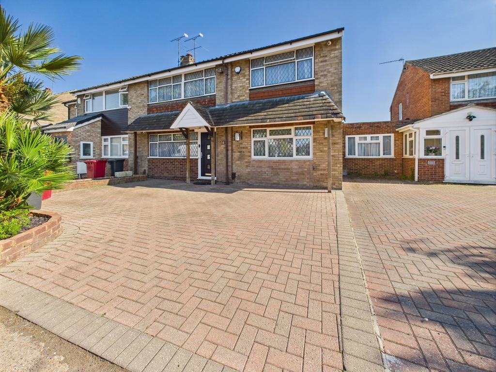 Sharney Avenue, Langley, Berkshire, SL3 4 bed semi-detached house for ...