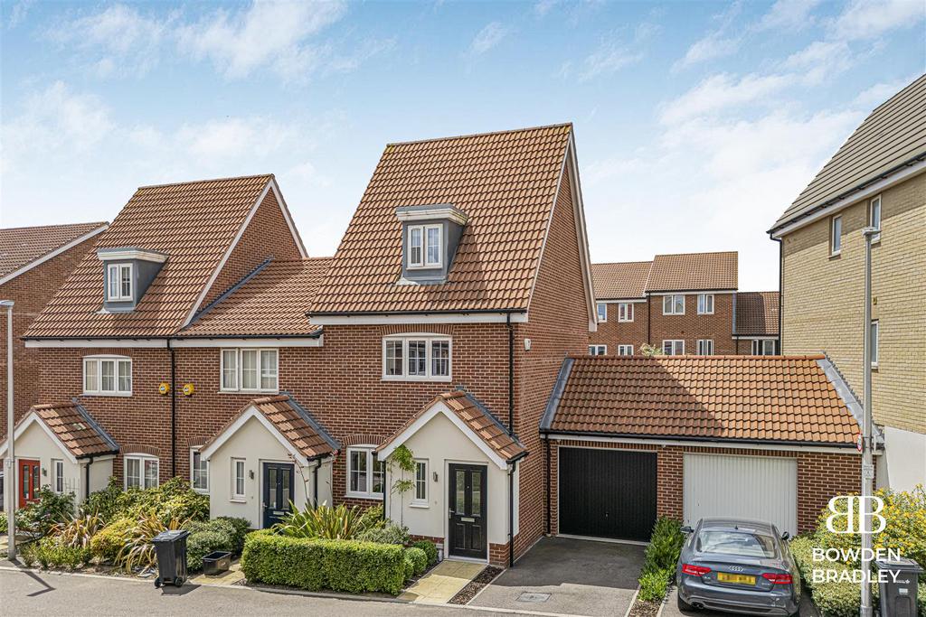 Foxglove Gardens, Chigwell 3 bed end of terrace house for sale - £575,000