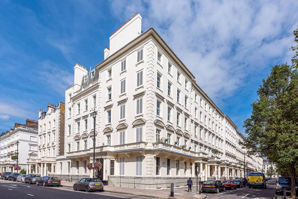 Warwick Square, Pimlico, London, SW1V 2 bed flat - £3,467 pcm (£800 pw)