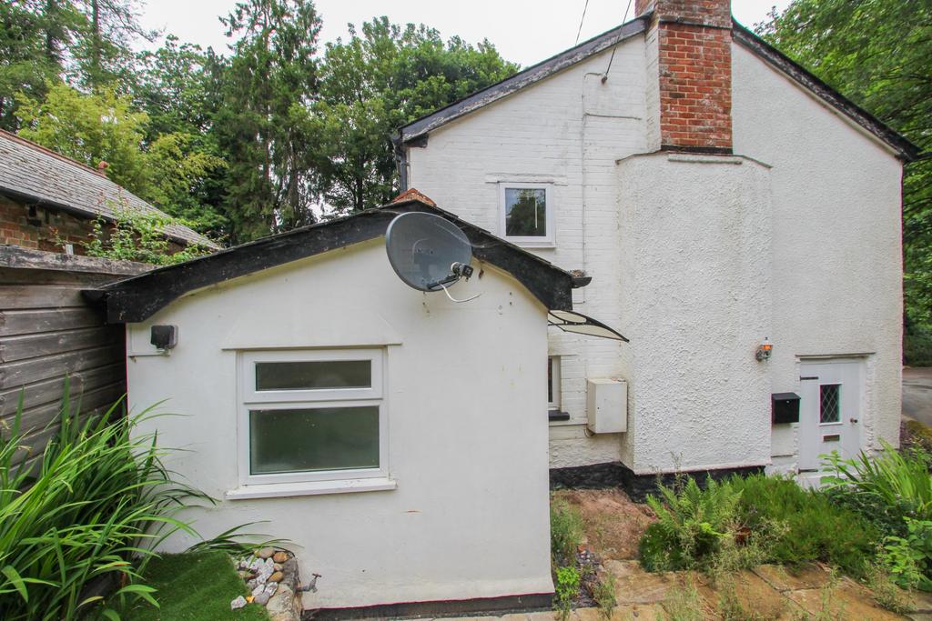 Old Feniton 2 bed cottage - £200,000