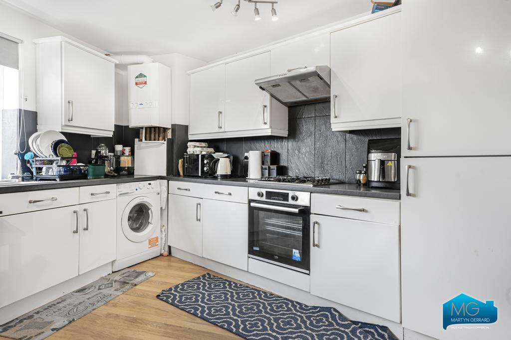 High Street, Barnet, London, EN5 2 bed apartment to rent - £1,700 pcm ...