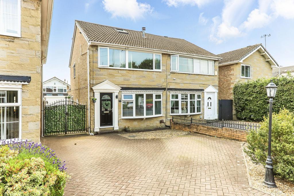Hillside View, Leeds, LS28 4 bed semi-detached house for sale - £325,000