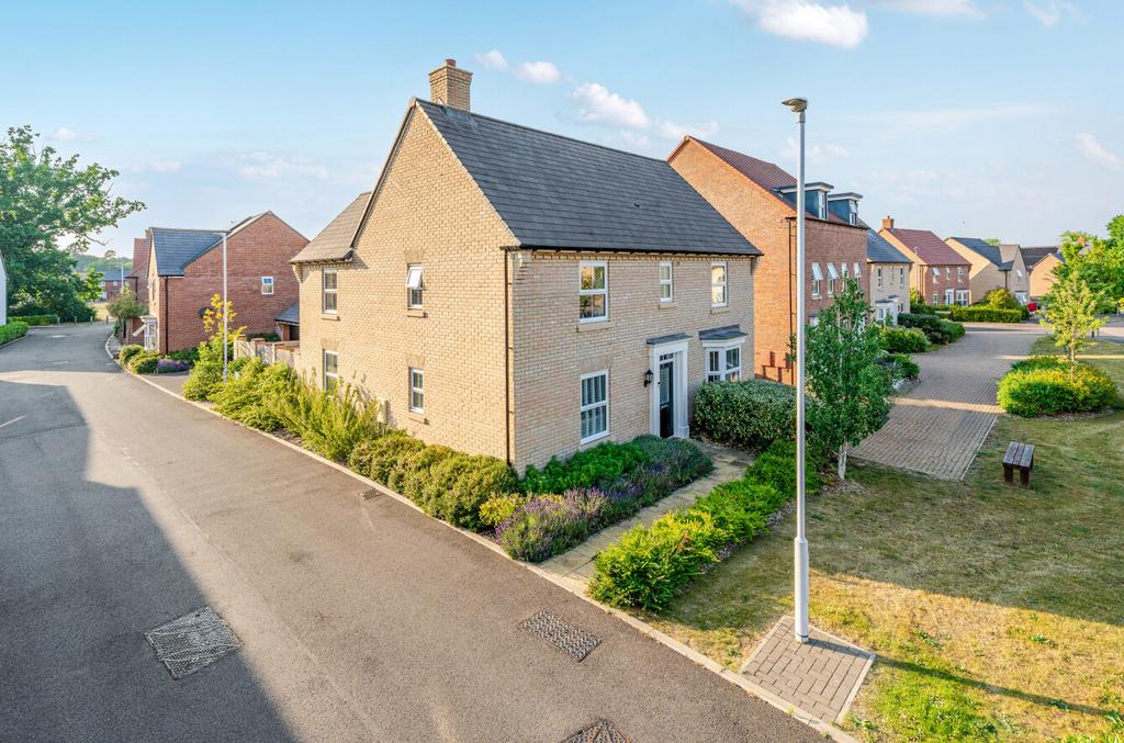 Waters Way, Halstead, Essex 4 bed detached house for sale - £500,000