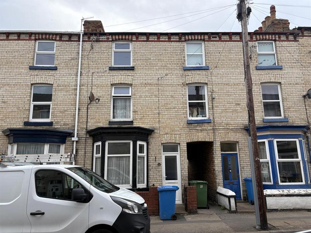 Commercial Street, Scarborough YO12 2 bed terraced house - £750 pcm (£ ...