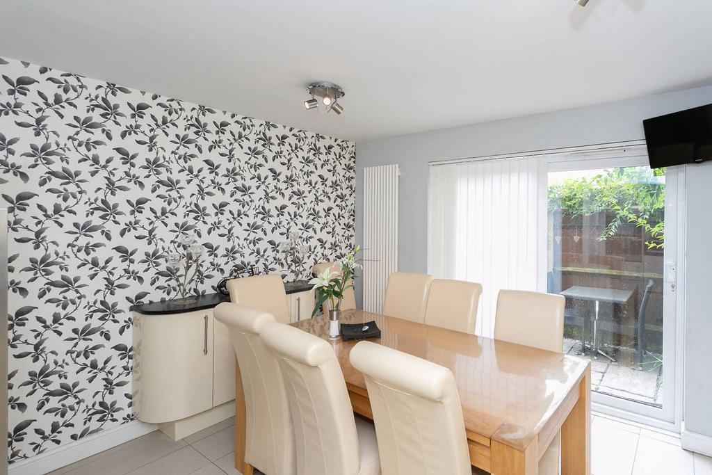 Robin Place, WD25, Watford, Abbots... 3 bed terraced house - £2,000 pcm ...