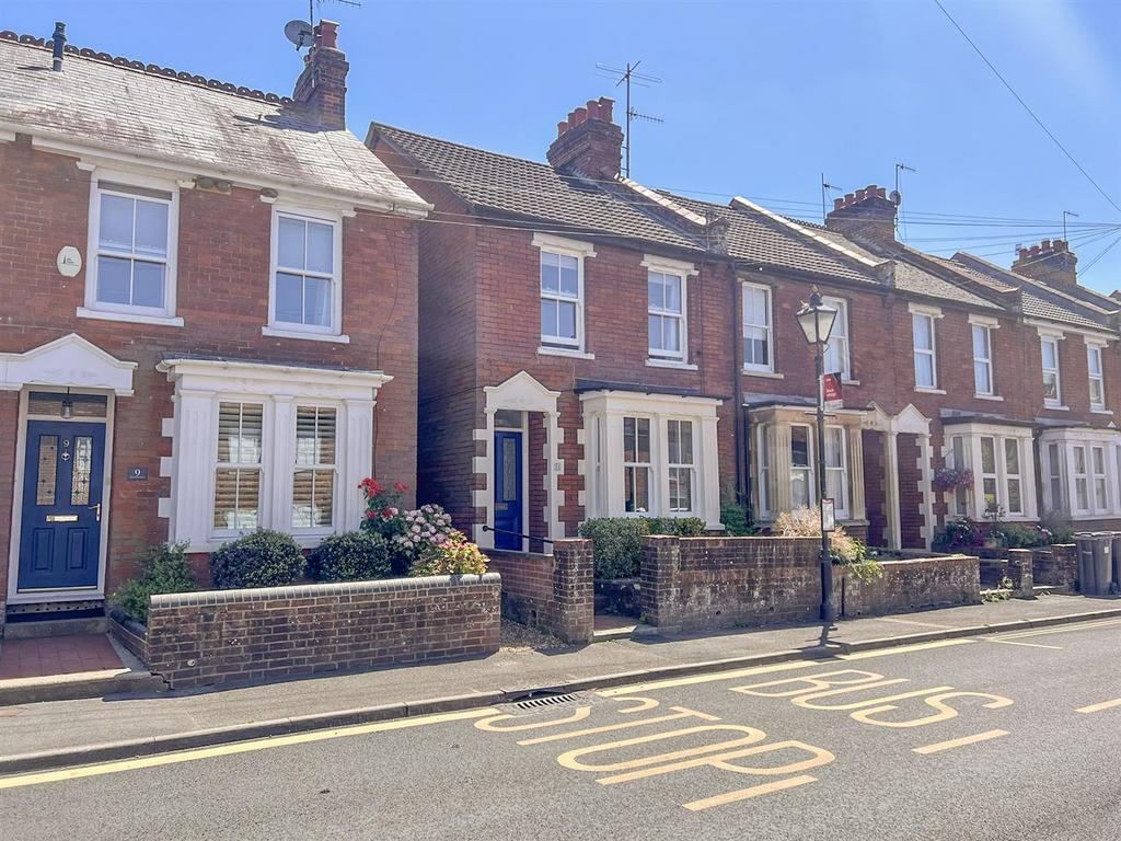 Harnham Road, Salisbury SP2 3 bed semi-detached house to rent - £1,350 pcm (£312 pw)