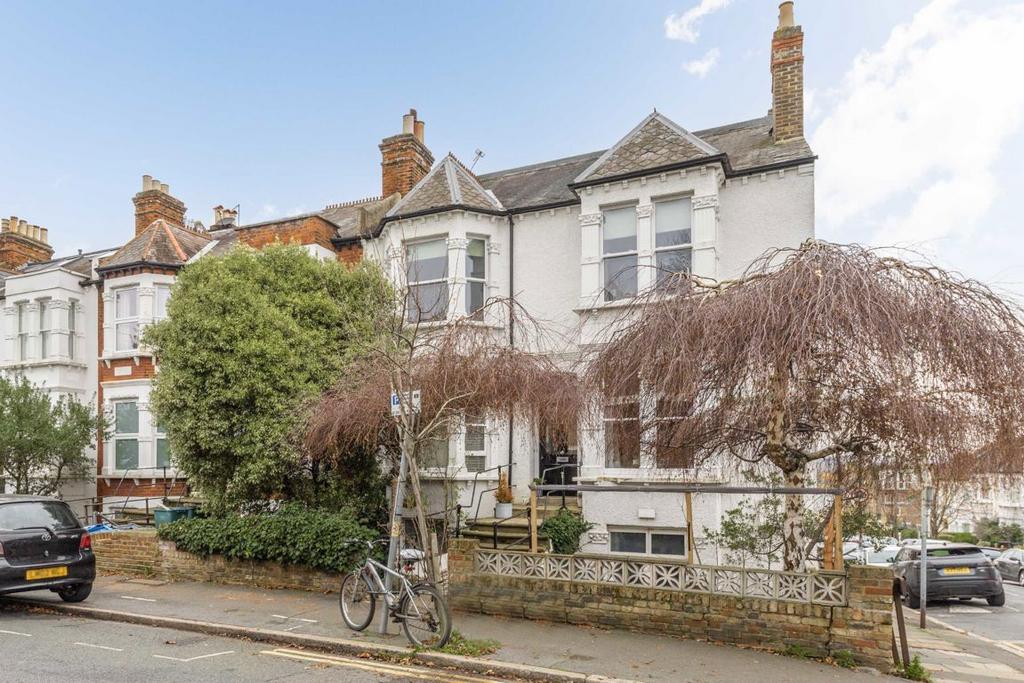 Woodside, London SW19 2 bed flat for sale - £600,000