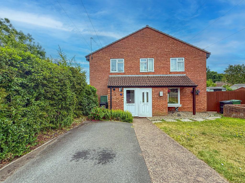 Drake Close, Taunton 1 bed semi-detached house - £900 pcm (£208 pw)