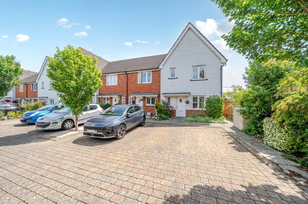 Edwin Close, Bersted, PO21 3 bed end of terrace house for sale - £350,000