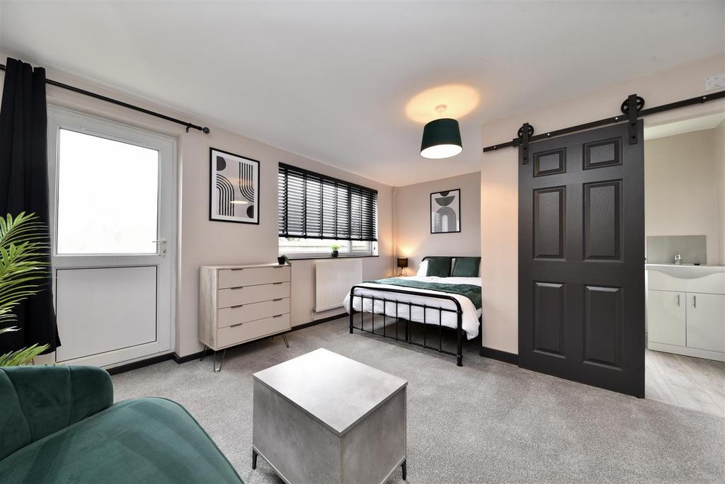 Ely Close, Stevenage 1 bed in a house share - £850 pcm (£196 pw)