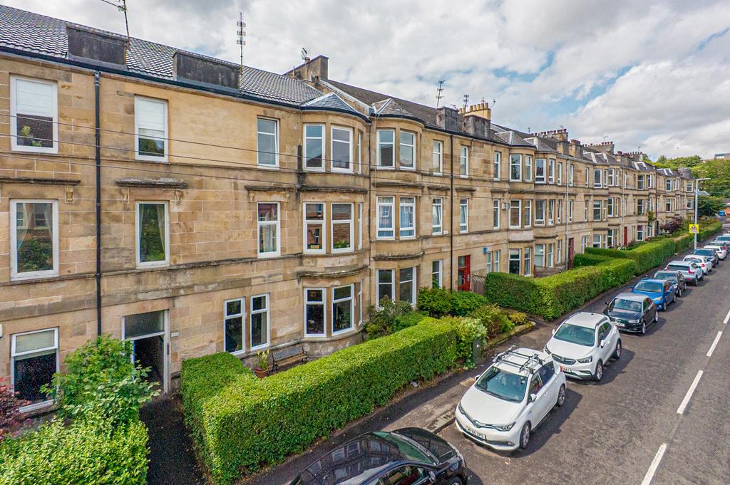 Ledard Road, Battlefield, Glasgow 2 bed apartment - £225,000