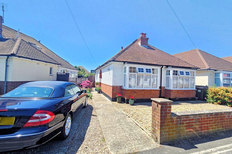 Wootton Road, Lee-On-The-Solent, PO13 3 bed detached bungalow - £429,995