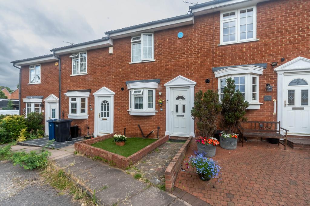 London N11 2 bed terraced house - £480,000