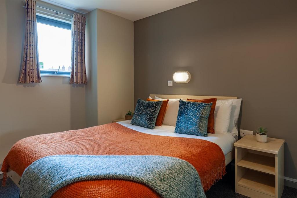 Crown Street, Reading RG1 1 bed in a flat share to rent - £1,296 pcm (£ ...