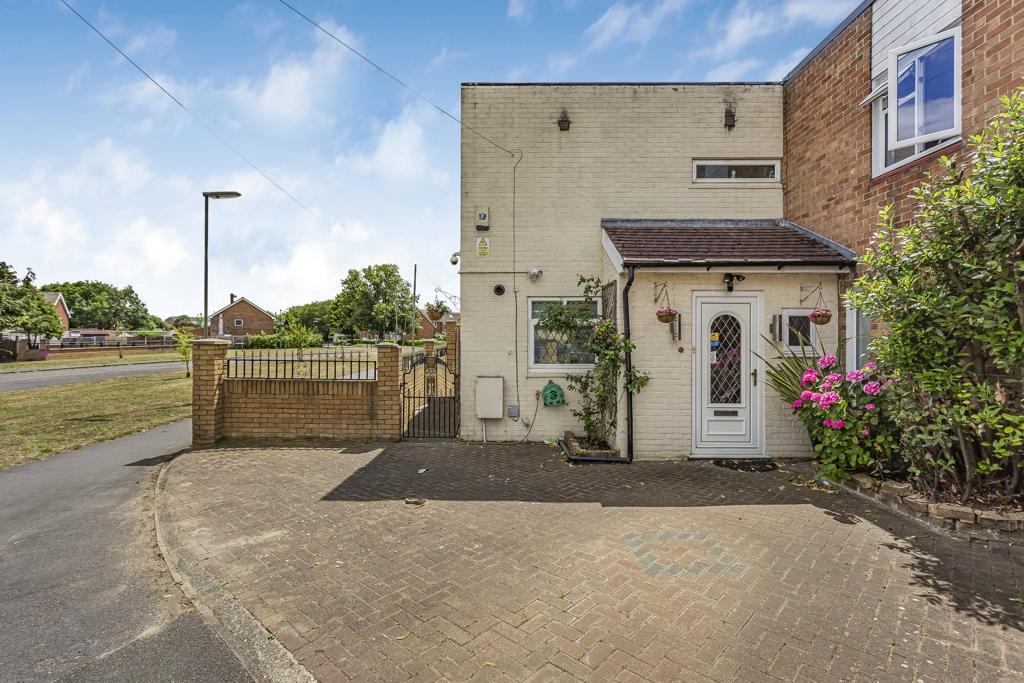 Hadfield Road, Stanwell... 3 bed end of terrace house for sale - £435,000