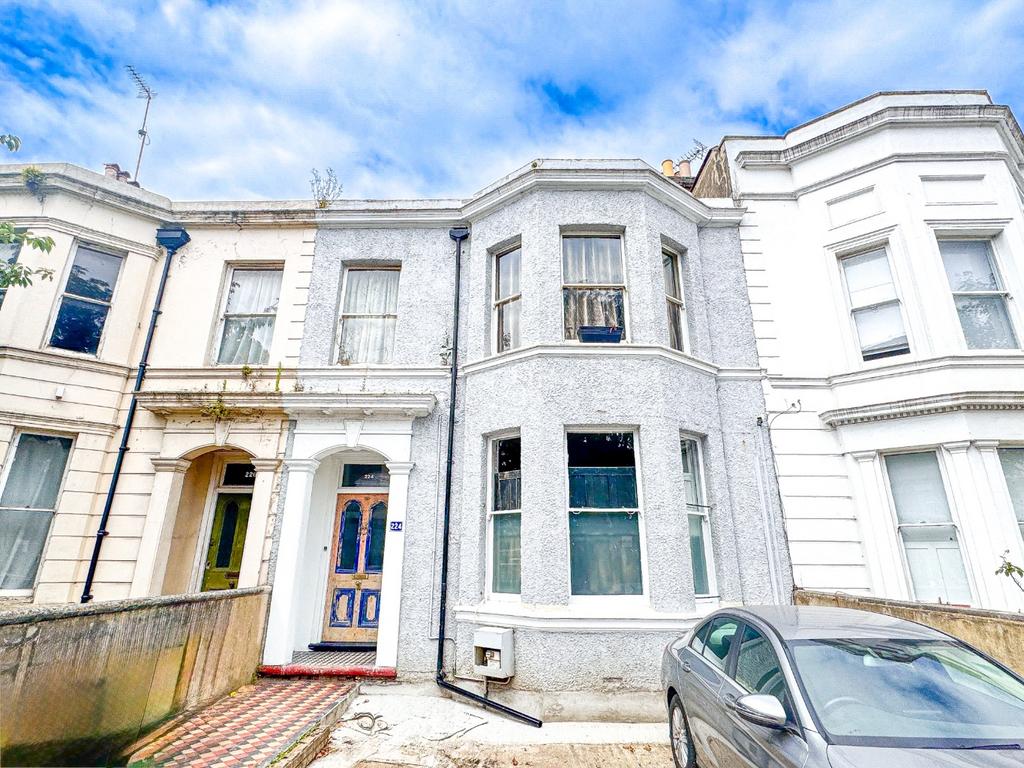 Burrage Road, Woolwich, London, SE18 7JU 2 bed ground floor flat - £ ...