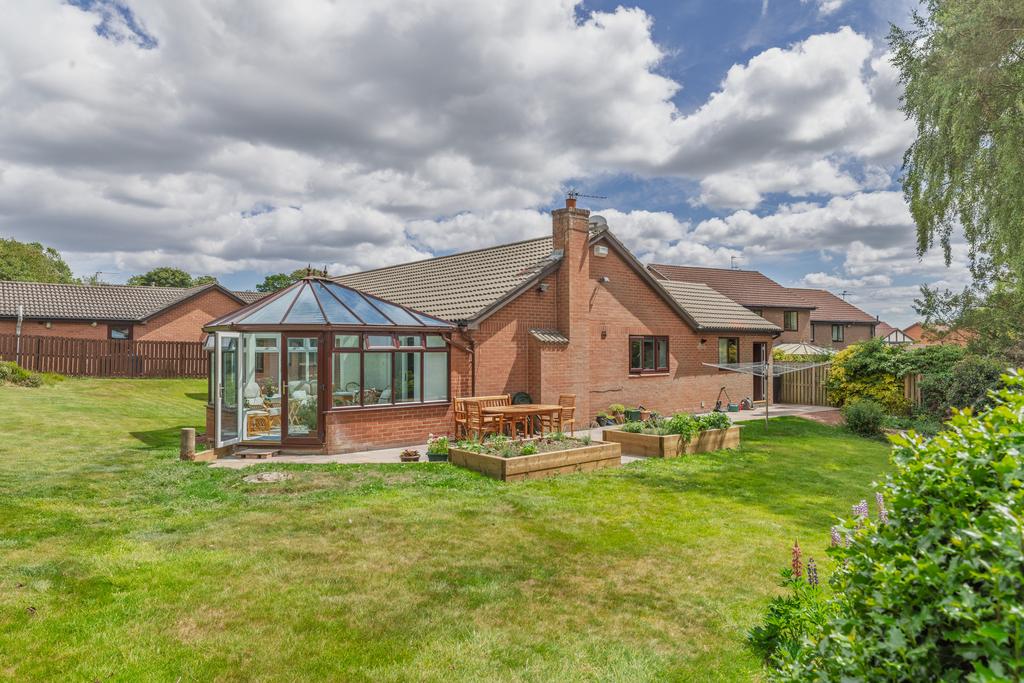 Morpeth NE61 3 bed detached bungalow for sale - £450,000