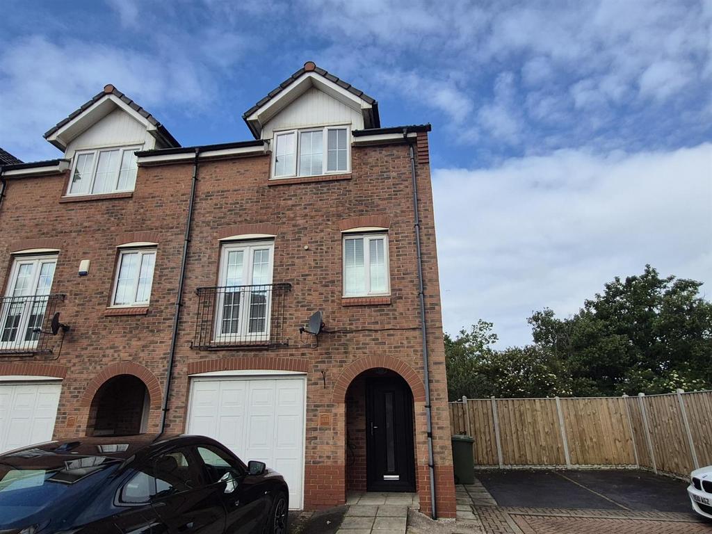 Patterson Hill Close, Workington CA14 3 bed townhouse to rent - £950 ...