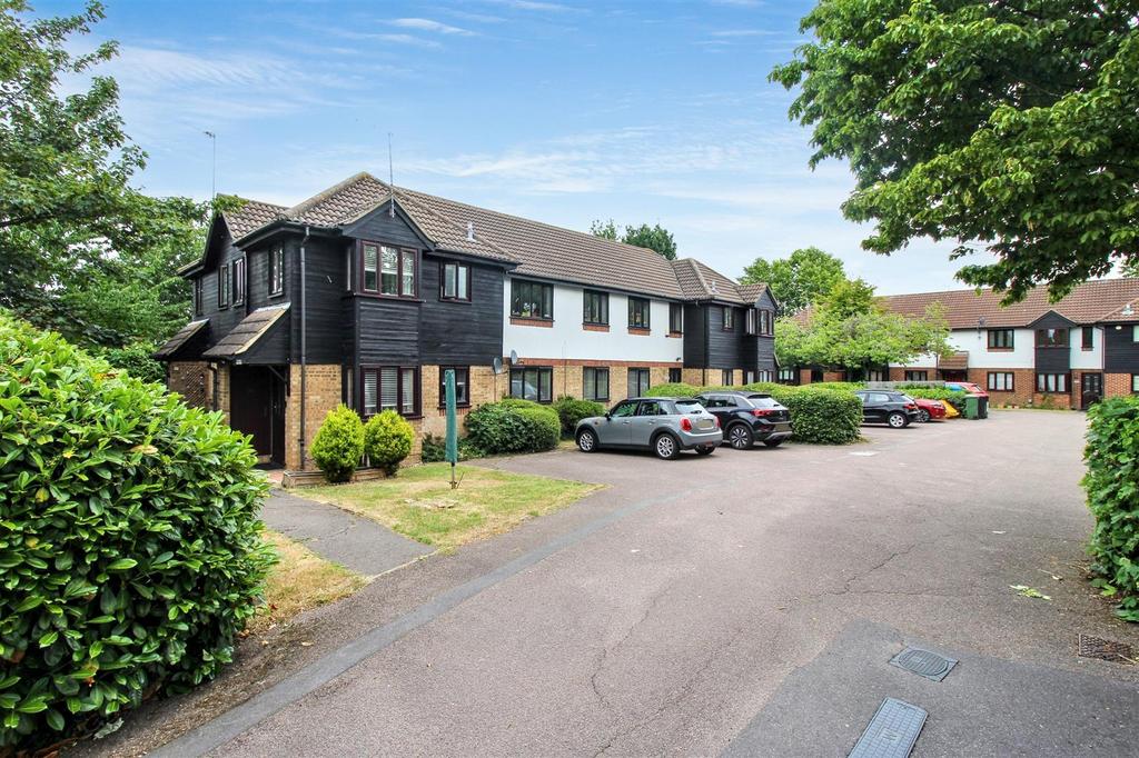 Copperfields, Basildon 2 bed flat - £227,500