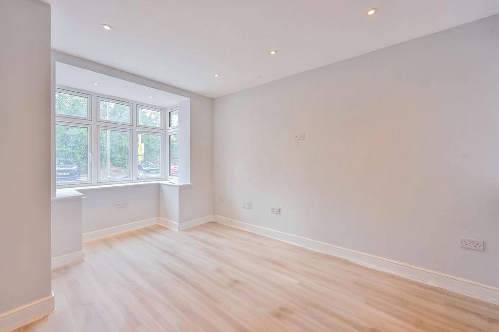 Woking Road, Guildford, GU1 4 bed semi-detached house to rent - £3,300 ...