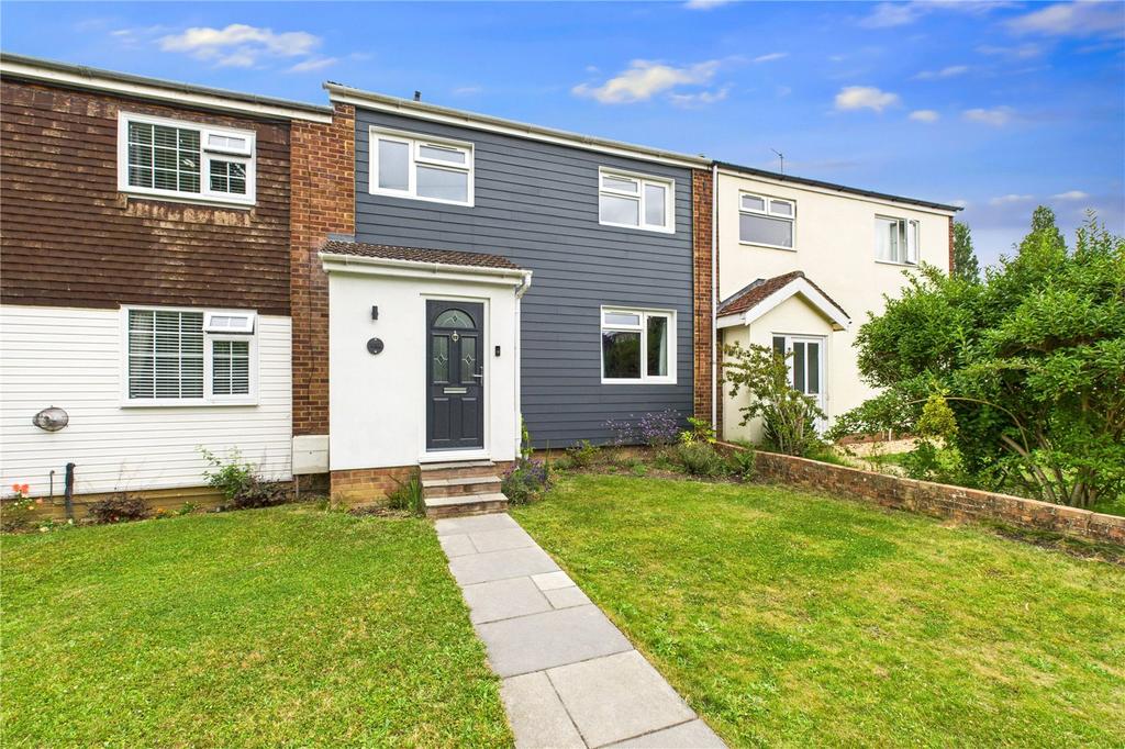 Elmhurst, Tadley, Hampshire, RG26 3 bed terraced house for sale - £318,000